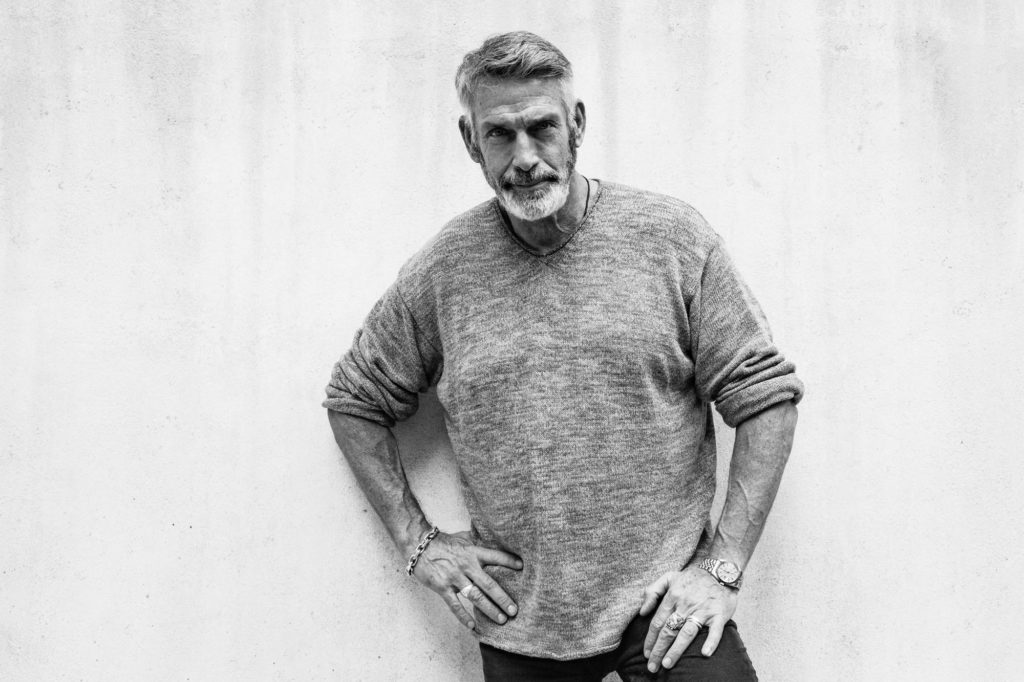 Ken Samuels : Accent américain, Seamaster & Psychologie