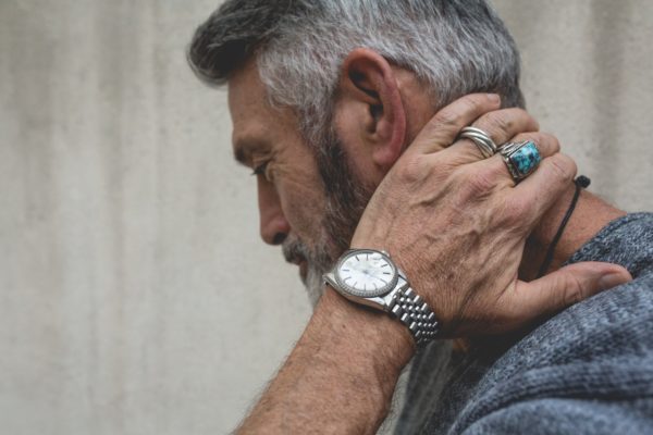Ken Samuels : Accent américain, Seamaster & Psychologie