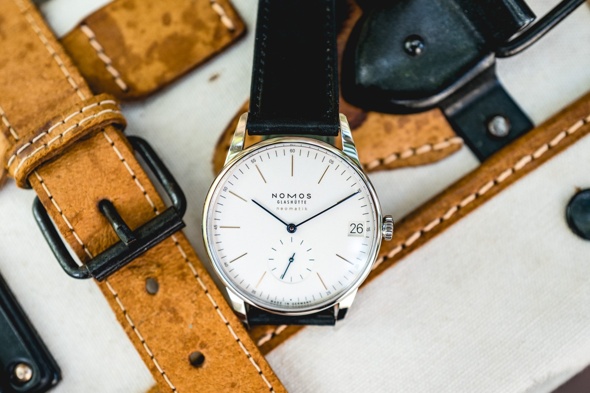 Nomos Update : Les montres Nomos iconiques maintenant avec une date