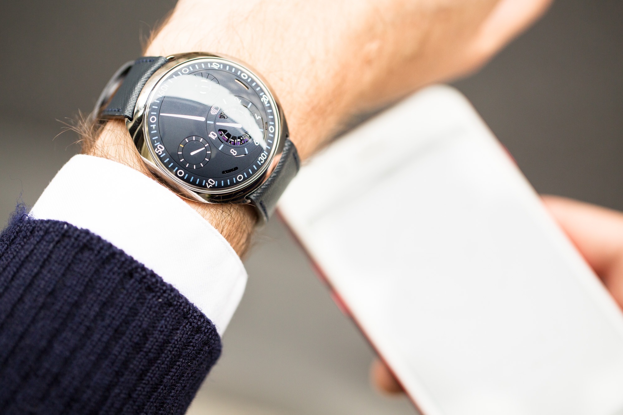 Ressence Type 2 : une nouvelle montre, une nouvelle couronne