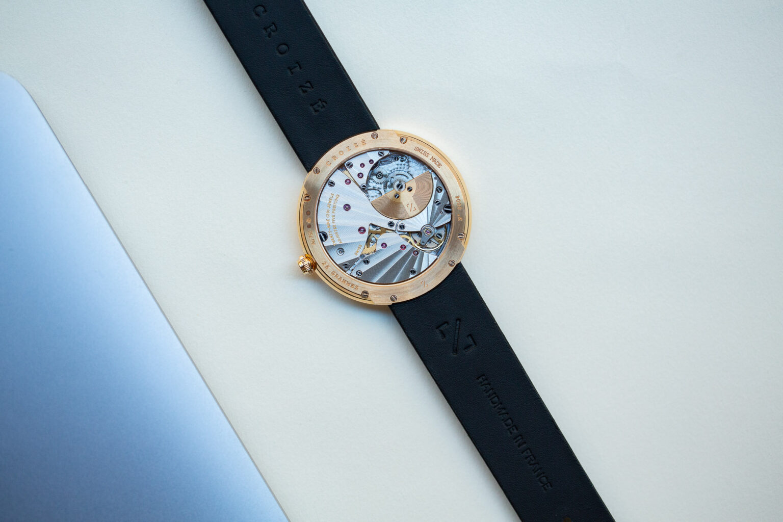 Croizé 001 : nouvelle montre élégante en or au mouvement micro-rotor