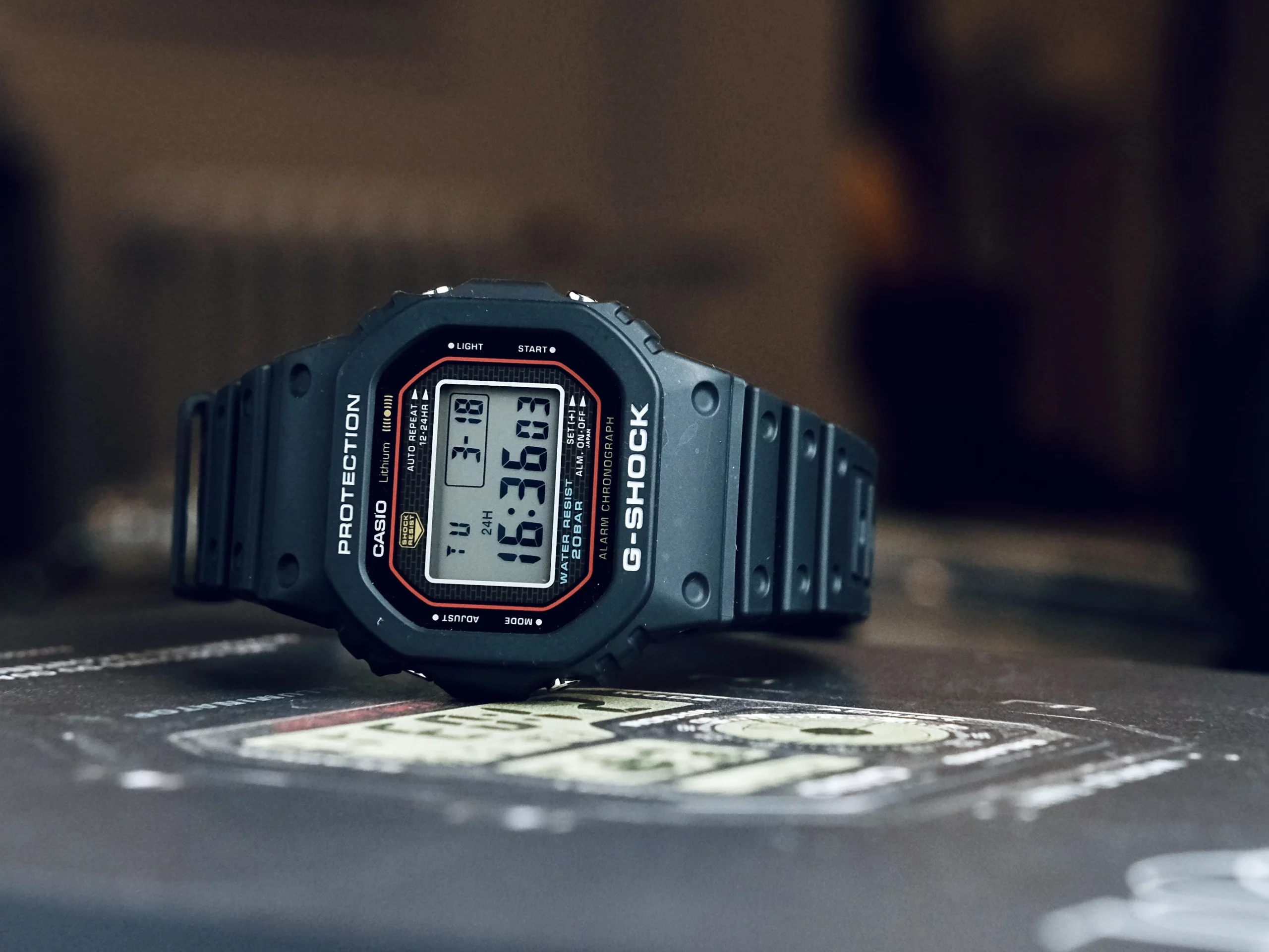 Retour d'une légende: la G-Shock DW-5000R-1A